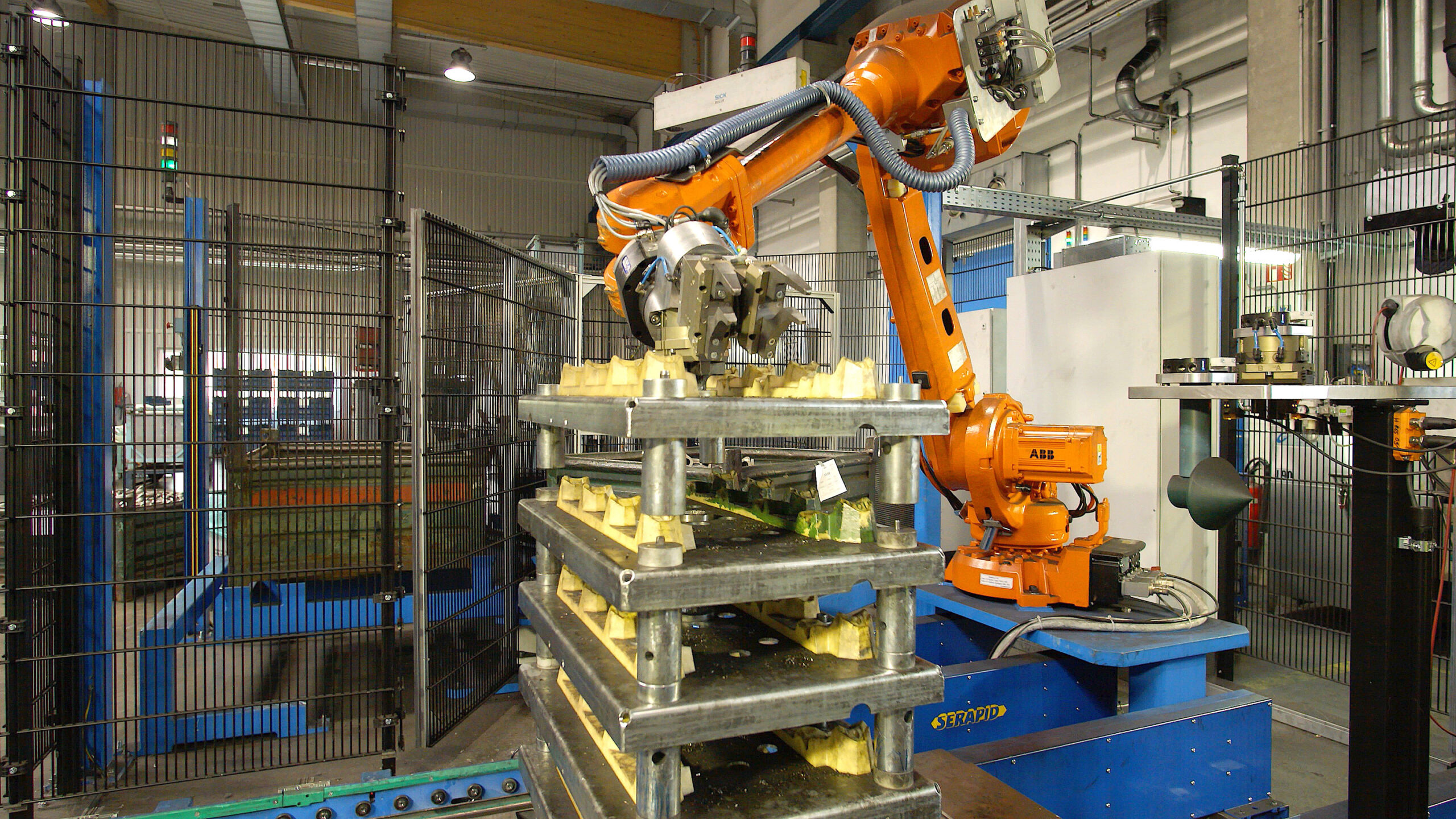 Industrial Robot Evolution: Automated Bin Picking - Video