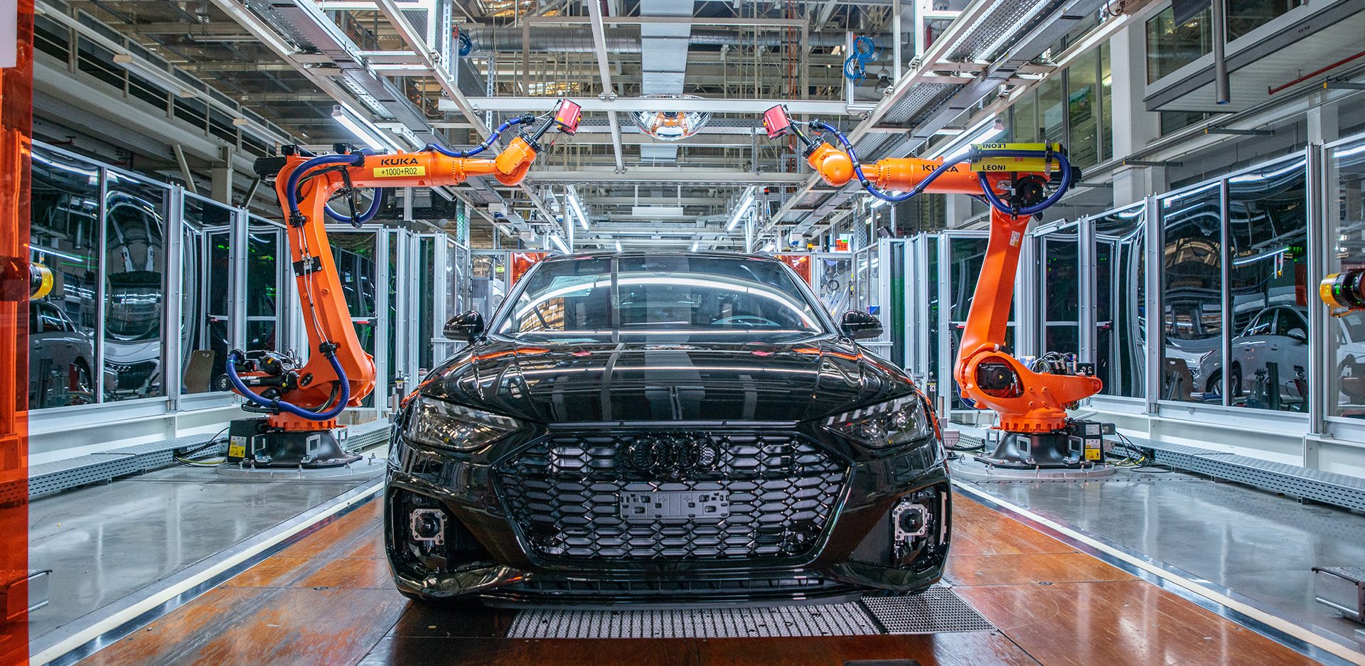 Safe human-material differentiation for Audi car bodies