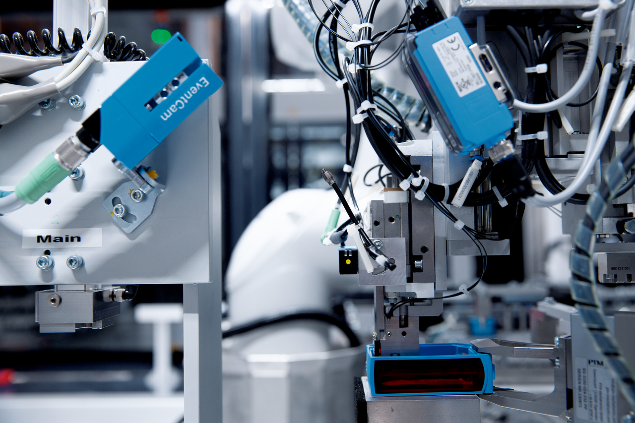 Difference between Cooperative and Collaborative Robots