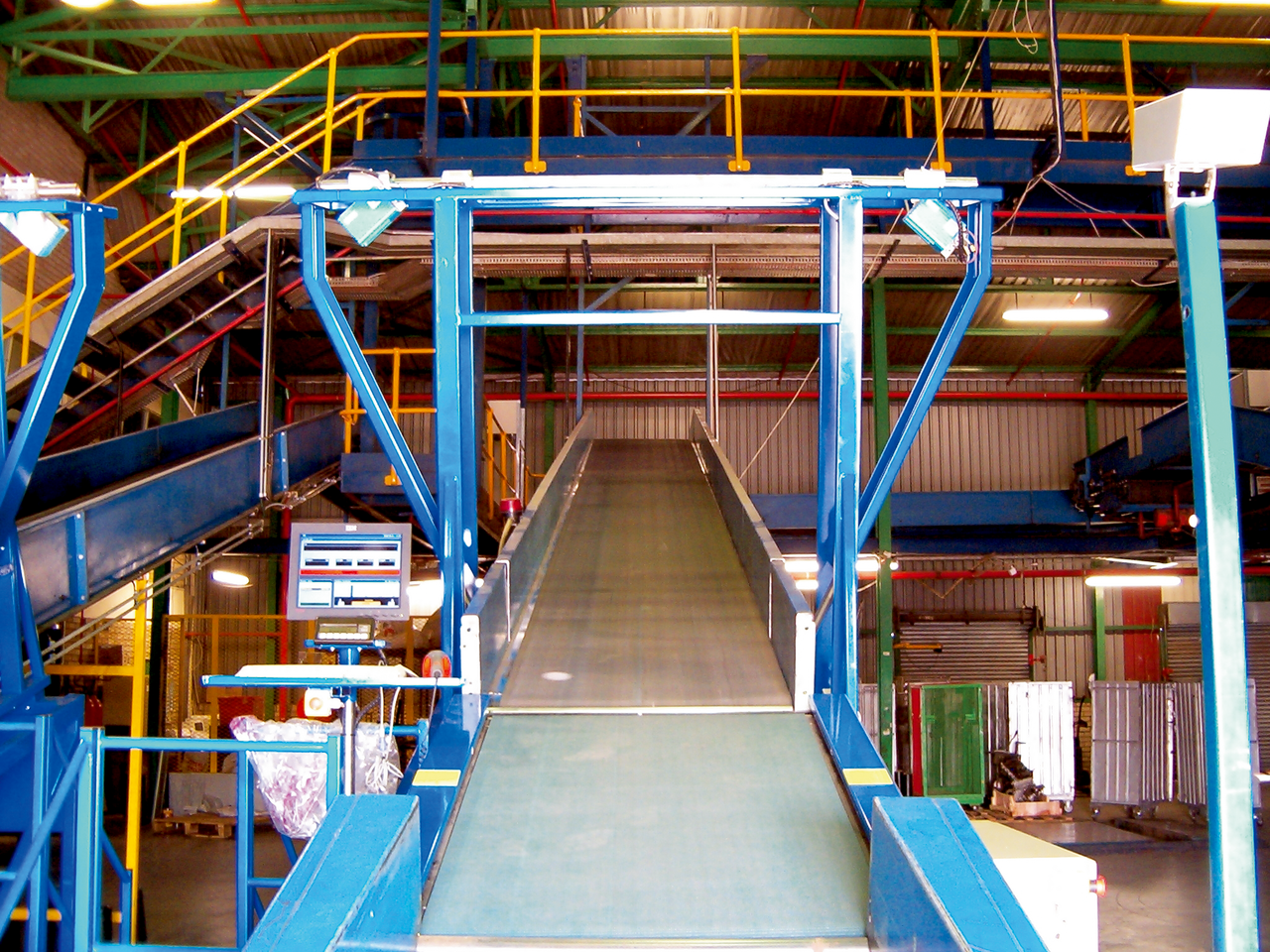 Warehousing Efficiency with Contour Verification Technology - SICK ...