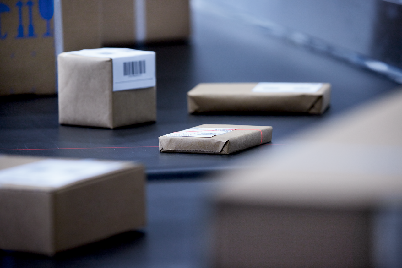 Warehousing Efficiency with Contour Verification Technology - SICK ...