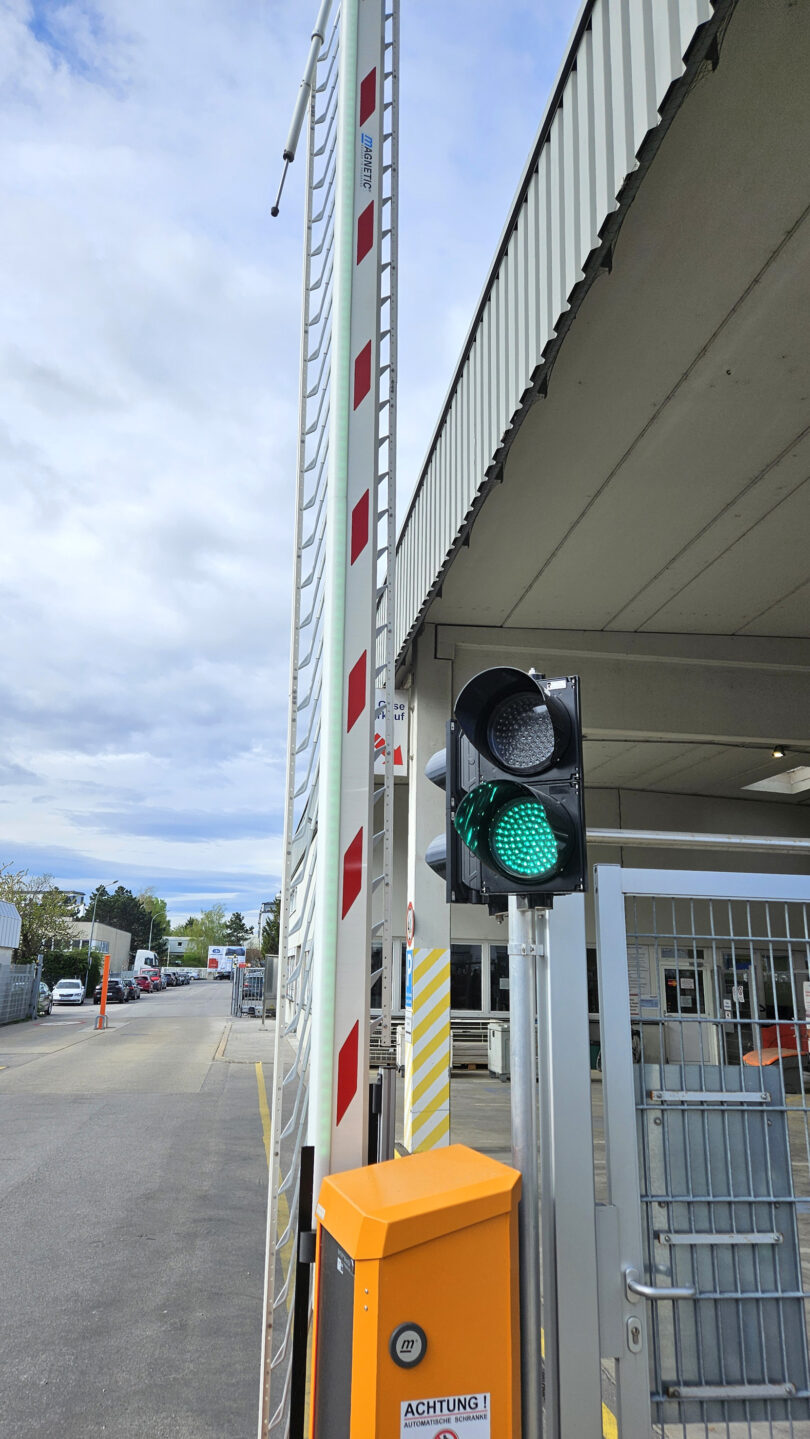 Ensuring Safety and Efficiency: Automated Barrier Control with 2D LiDAR ...